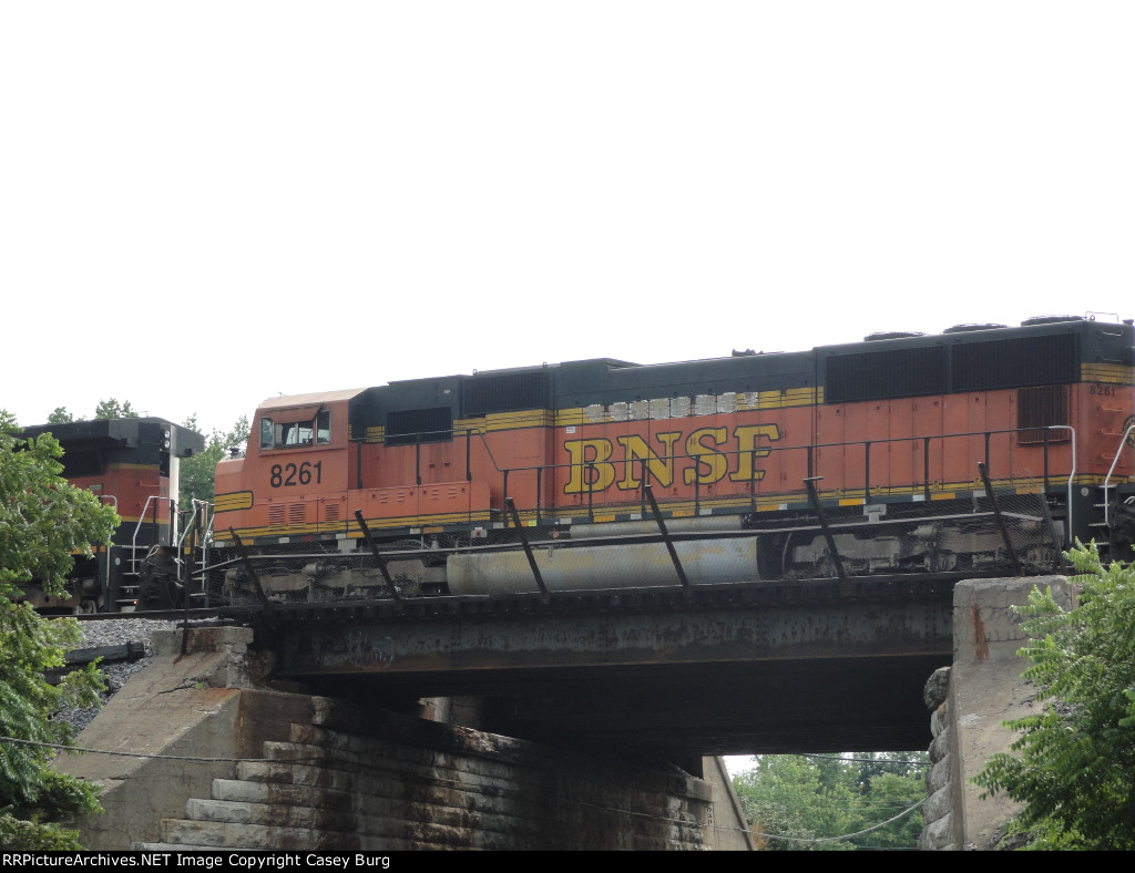 BNSF 8261